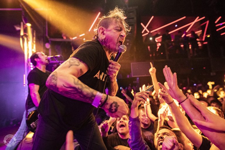 Nuevo paso triunfante de GATILLAZO por la capi...